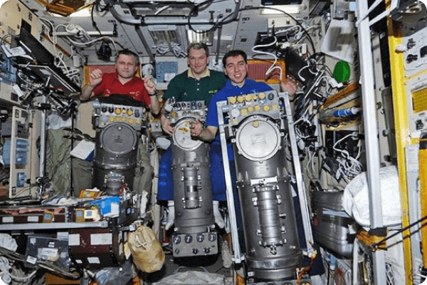 Быт на МКС: как космонавты спят, моются, стирают одежду